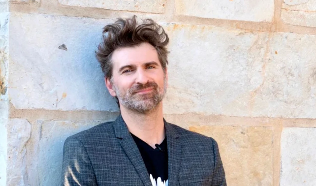 Big Brother Célébrités : Jean-Thomas Jobin pose avec son prix et tient ...