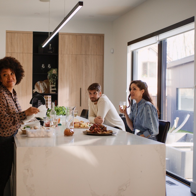 Alex Vallée - Comédien - Showbizz.net