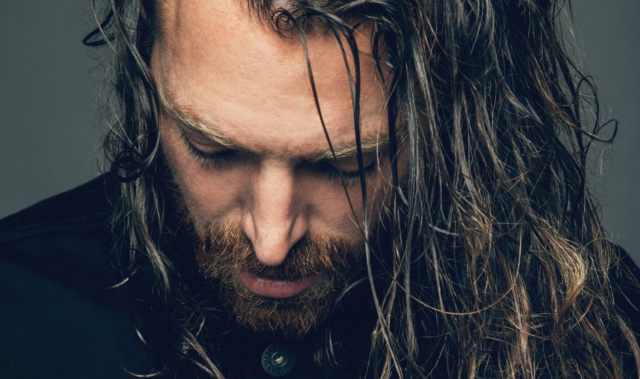 Jonathan Roy revient sur ses propos sur l’amour libre et l’ayahuasca ...