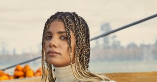 Audrey Roger - Comédienne - Showbizz.net