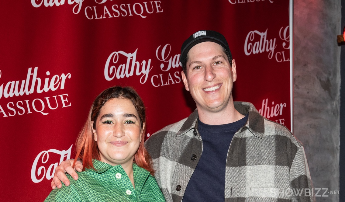 Beaucoup de vedettes défilent sur le tapis rouge de la première de ...