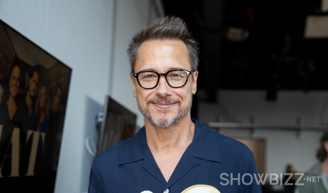 Stéphane Rousseau dévoile des images de sa somptueuse cour, fraîchement ...