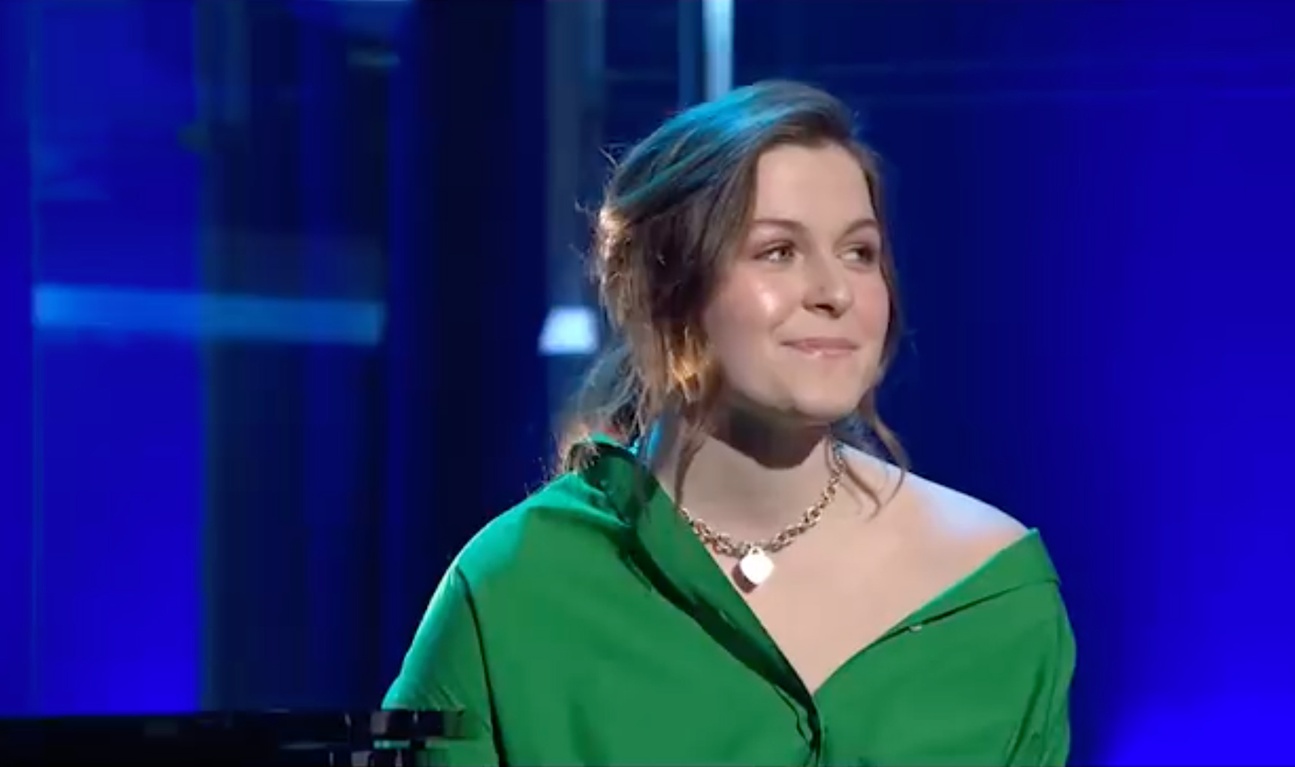 Cette photo artistique de Delphine Morissette et son amoureux est ...