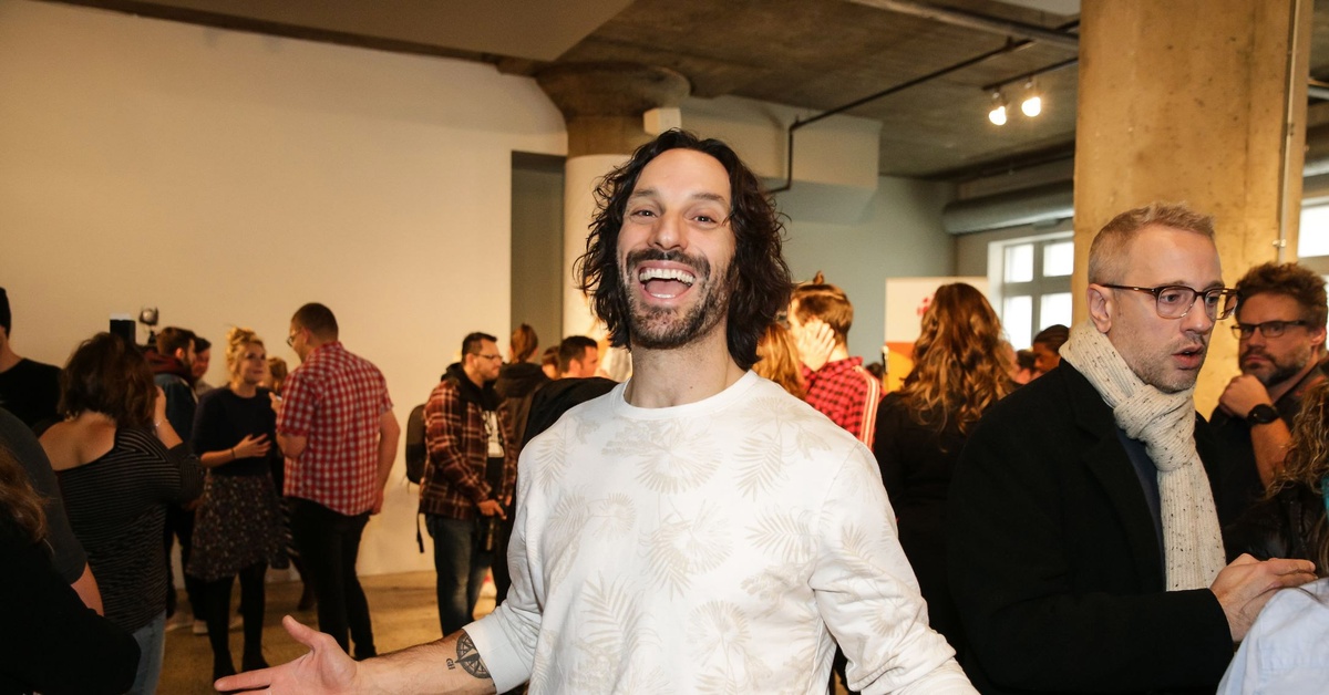 Vidéo : Mathieu Cyr demande son amoureuse en mariage en direct à la ...