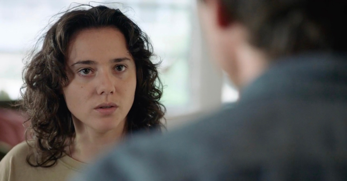 Ce personnage dans « STAT » ne manque pas de faire jaser : Mais que se ...