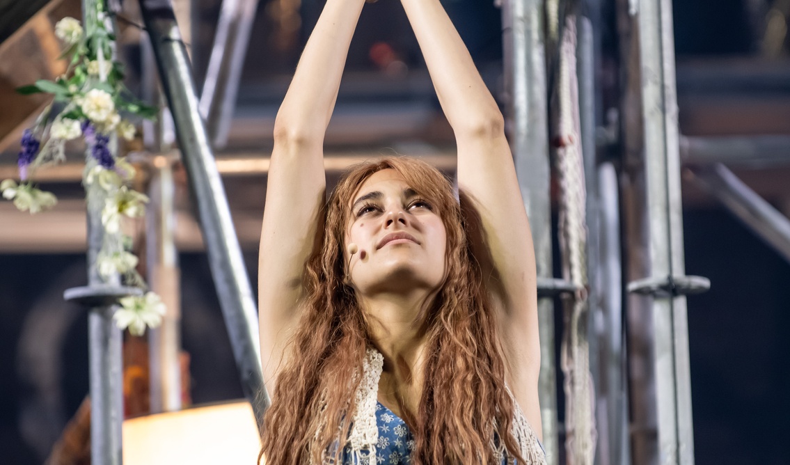 Découvrez En Primeur Des Images De La Comédie Musicale Hair