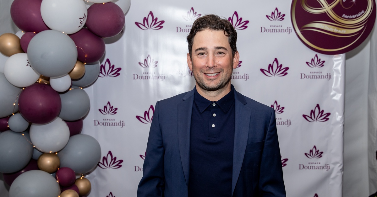 Jean-François Baril pose fièrement avec son fils hockeyeur - Showbizz.net