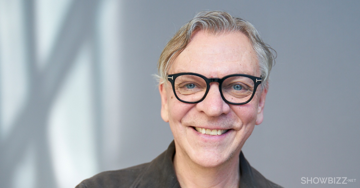 Marc Labrèche dans une nouvelle série de CRAVE - Showbizz.net